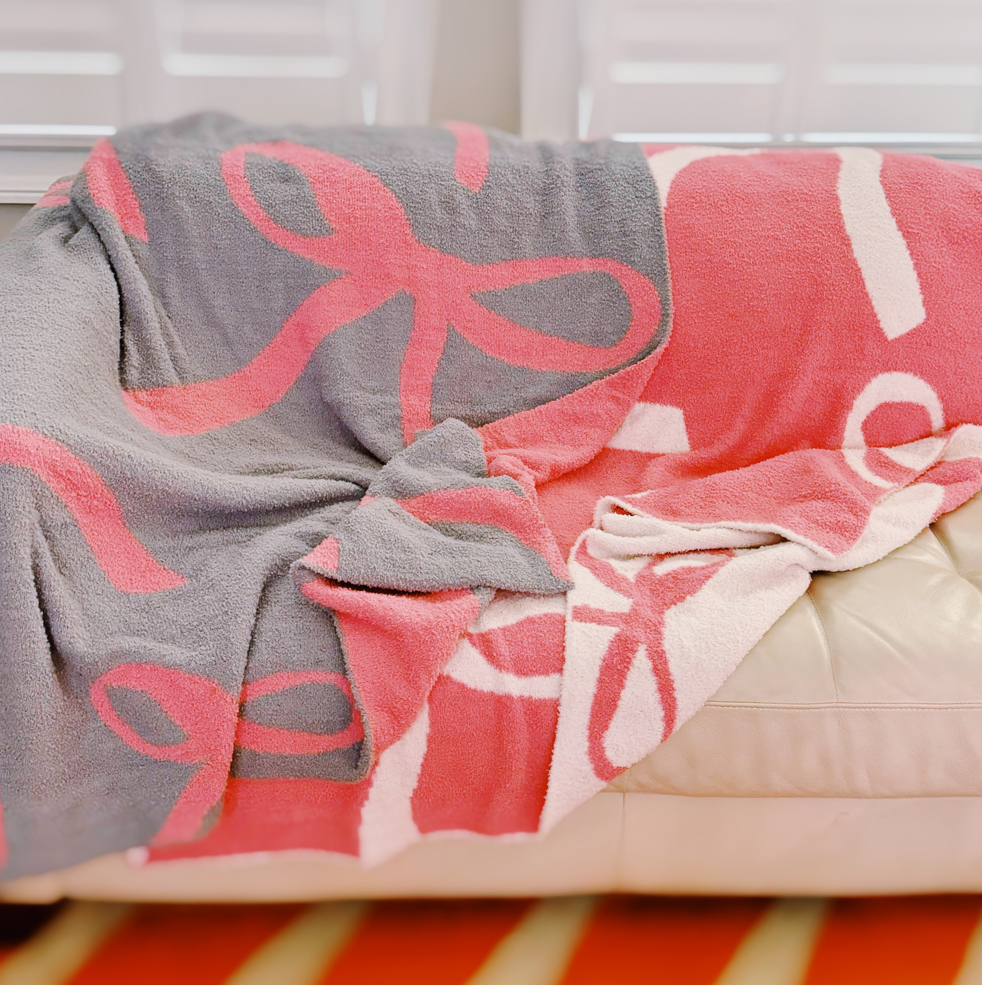 Bow Party Coziest Blanket – Ellisonyoung.com
